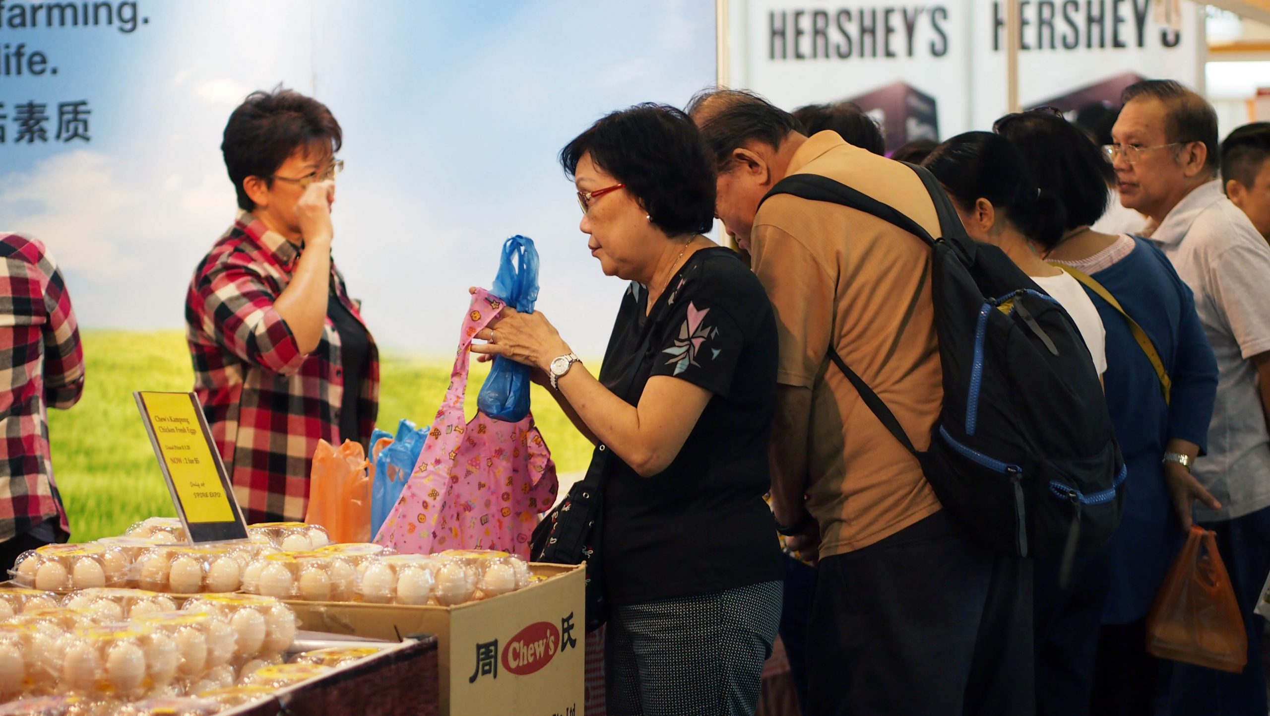 Frantic shoppers – Singapore Research Nexus