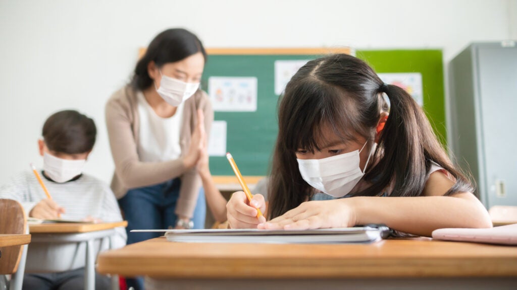 Effects of face masks on language comprehension in bilingual children ...