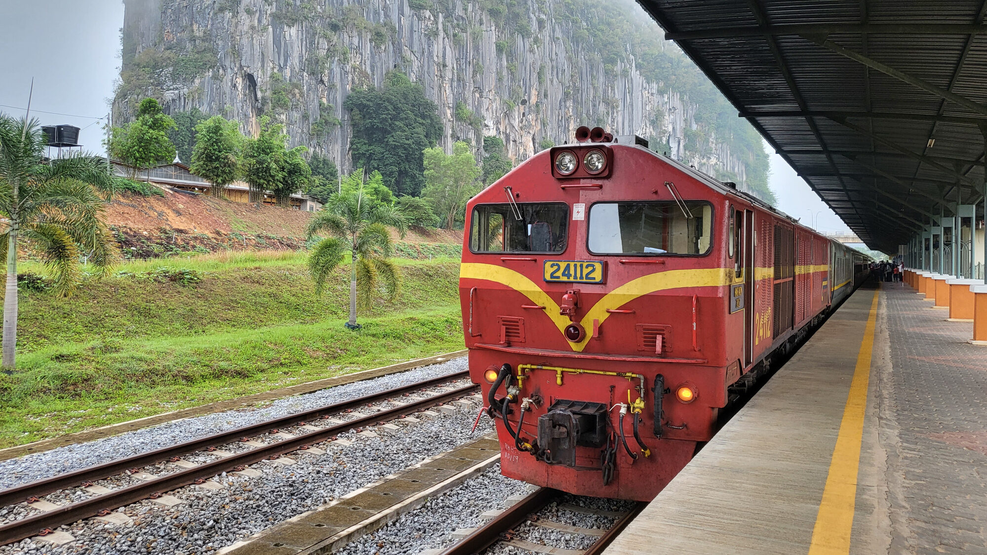 Temple Tracks: Labour, Piety and Railway Construction in Asia ...