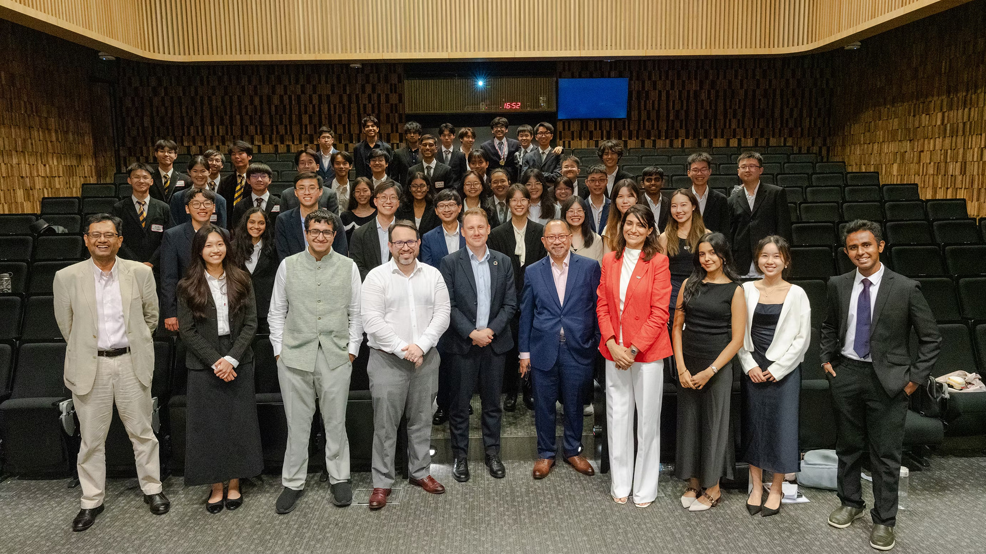 Empowering tomorrow’s economic leaders in a divided world – NUS Faculty ...